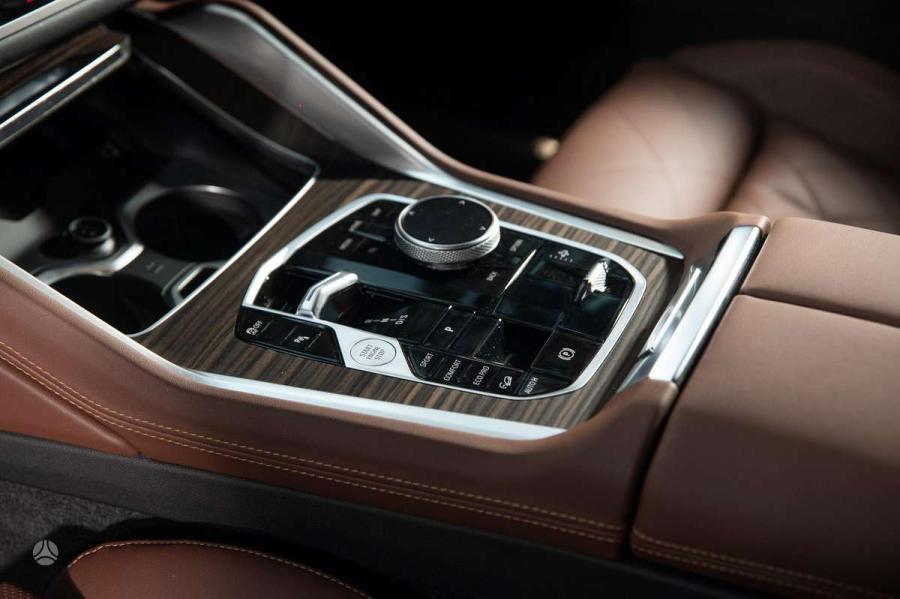BMW X6 2025 in Kaunas, with an engine capacity of 3.00 L and mileage of 16 thousand km for 82771 €, photo 21 on AUTOMOTO.COM.LV