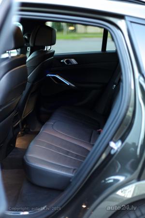 Zaļš BMW X6 2021 Tallina, ar dzinēja tilpumu 3.00 L un nobraukumu 144 tūkst. km par 59900 €, foto 17 vietnē AUTOMOTO.COM.LV