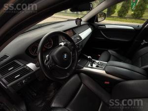 Green BMW X6 2009 in Valmiera, with an engine capacity of 3.00 L and mileage of 303 thousand km for 9990 €, photo 7 on AUTOMOTO.COM.LV