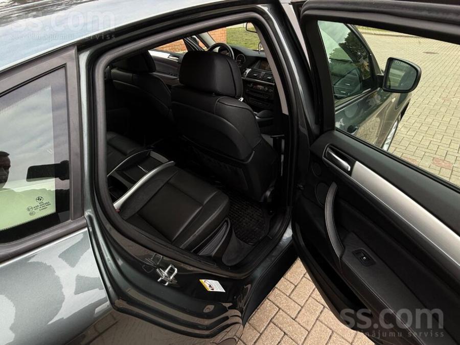 Green BMW X6 2009 in Valmiera, with an engine capacity of 3.00 L and mileage of 303 thousand km for 9990 €, photo 12 on AUTOMOTO.COM.LV