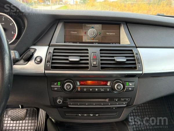 Green BMW X6 2009 in Valmiera, with an engine capacity of 3.00 L and mileage of 303 thousand km for 9000 €, photo 8 on AUTOMOTO.COM.LV