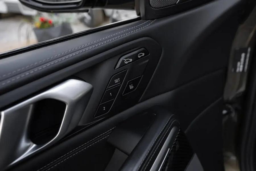 Zaļš BMW X6 2020 Jelgava, ar dzinēja tilpumu 4.40 L un nobraukumu 138 tūkst. km par 62000 €, foto 20 vietnē AUTOMOTO.COM.LV