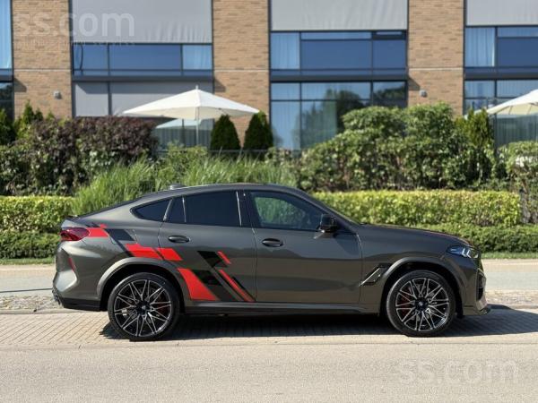 Green BMW X6 2021 in Riga, with an engine capacity of 4.40 L and mileage of 0 thousand km for 70000 €, photo 4 on AUTOMOTO.COM.LV