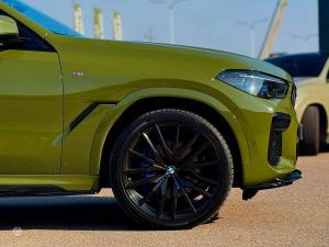 Green BMW X6 2022 in Moletai, with an engine capacity of 2.99 L and mileage of 230 thousand km for 60000 €, photo 12 on AUTOMOTO.COM.LV