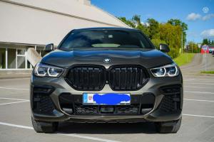 Zaļš BMW X6 2022 Kauņa, ar dzinēja tilpumu 3.00 L un nobraukumu 100 tūkst. km par 56200 €, foto  vietnē AUTOMOTO.COM.LV