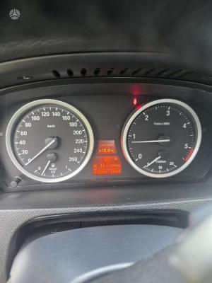 Grey BMW X6 2008 in Jonava, with an engine capacity of 2.99 L and mileage of 476 thousand km for 8000 €, photo 9 on AUTOMOTO.COM.LV