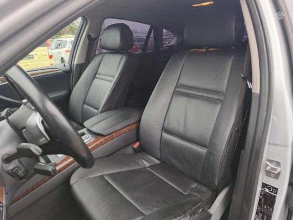 Grey BMW X6 2010 in Utena, with an engine capacity of 2.99 L and mileage of 334 thousand km for 11200 €, photo 6 on AUTOMOTO.COM.LV