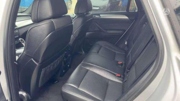 Pelēks BMW X6 2013 Šauļi, ar dzinēja tilpumu 4.40 L un nobraukumu 179 tūkst. km par 10500 €, foto 6 vietnē AUTOMOTO.COM.LV