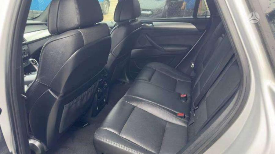 Pelēks BMW X6 2013 Šauļi, ar dzinēja tilpumu 4.40 L un nobraukumu 179 tūkst. km par 10500 €, foto 7 vietnē AUTOMOTO.COM.LV