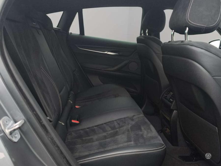 Grey BMW X6 2018 in Vilnius, with an engine capacity of 3.00 L and mileage of 178 thousand km for 27999 €, photo 10 on AUTOMOTO.COM.LV