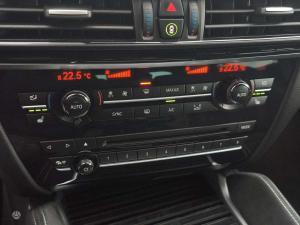Grey BMW X6 2018 in Vilnius, with an engine capacity of 3.00 L and mileage of 178 thousand km for 27999 €, photo 19 on AUTOMOTO.COM.LV