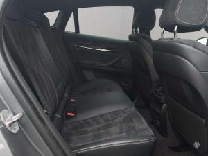 Grey BMW X6 2018 in Vilnius, with an engine capacity of 3.00 L and mileage of 178 thousand km for 27999 €, photo 10 on AUTOMOTO.COM.LV
