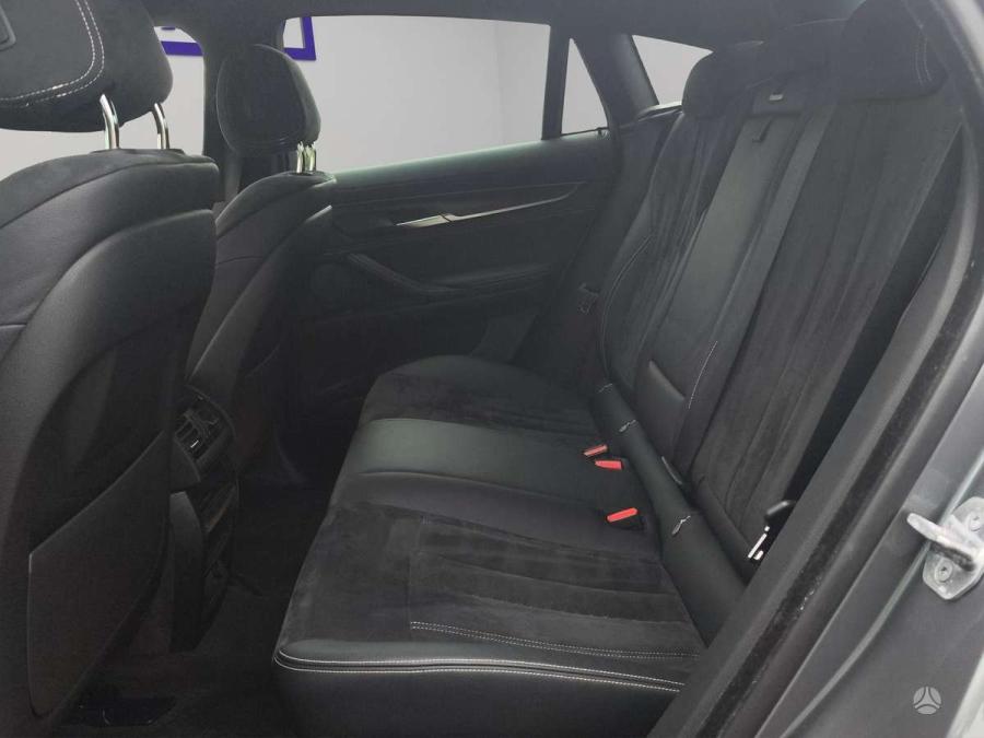 Grey BMW X6 2018 in Vilnius, with an engine capacity of 3.00 L and mileage of 178 thousand km for 27999 €, photo 12 on AUTOMOTO.COM.LV