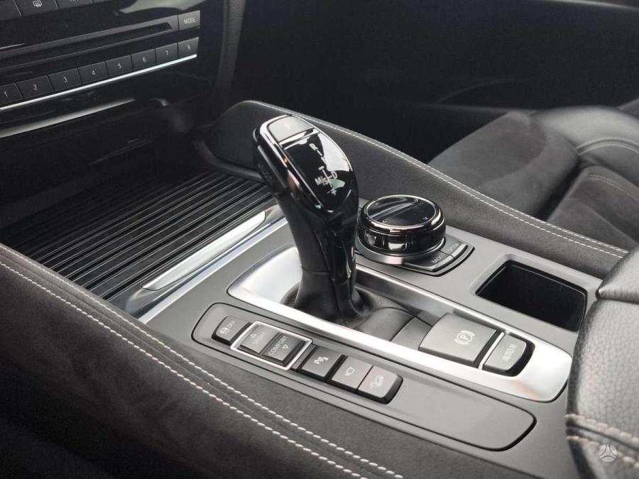 Grey BMW X6 2018 in Vilnius, with an engine capacity of 3.00 L and mileage of 178 thousand km for 27999 €, photo 18 on AUTOMOTO.COM.LV
