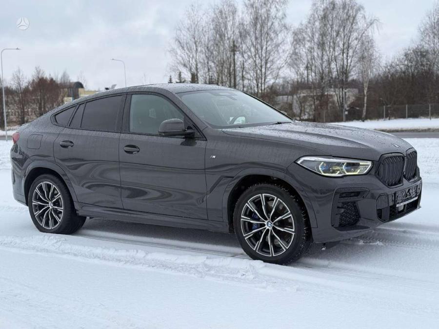 Grey BMW X6 2021 in Panevezys, with an engine capacity of 2.99 L and mileage of 229 thousand km for 48900 €, photo 1 on AUTOMOTO.COM.LV