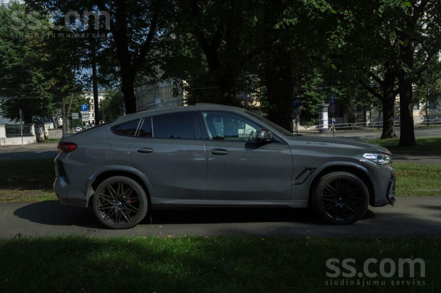 Pelēks BMW X6 2021 Rīga, ar dzinēja tilpumu 4.40 L un nobraukumu 50 tūkst. km par 69900 €, foto 4 vietnē AUTOMOTO.COM.LV