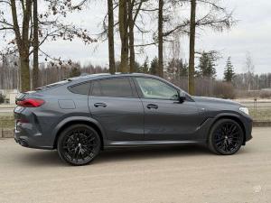 Grey BMW X6 2022 in Panevezys, with an engine capacity of 2.99 L and mileage of 111 thousand km for 49900 €, photo 19 on AUTOMOTO.COM.LV