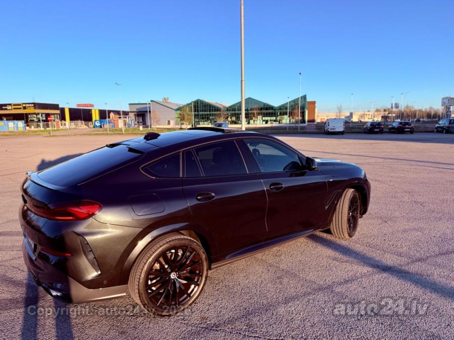 Grey BMW X6 2022 in Tallinn, with an engine capacity of 3.00 L and mileage of 40 thousand km for 69999 €, photo 4 on AUTOMOTO.COM.LV