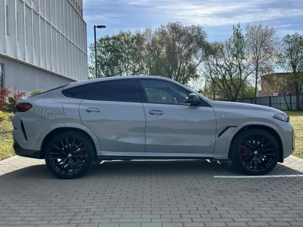 Grey BMW X6 2024 in Riga, with an engine capacity of 3.00 L and mileage of 26 thousand km for 89900 €, photo 4 on AUTOMOTO.COM.LV