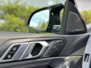 Pelēks BMW X6 2024 Rīga, ar dzinēja tilpumu 3.00 L un nobraukumu 26 tūkst. km par 89900 €, foto 10 vietnē AUTOMOTO.COM.LV