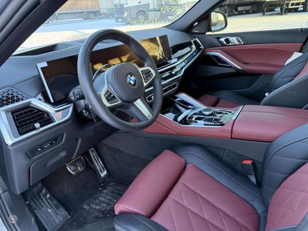 Pelēks BMW X6 2025 Alīta, ar dzinēja tilpumu 3.00 L un nobraukumu 9 tūkst. km par 54950 €, foto 10 vietnē AUTOMOTO.COM.LV