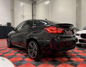 Black BMW X6 M 2015 in Vilnius, with an engine capacity of 4.40 L and mileage of 112 thousand km for 35800 €, photo 6 on AUTOMOTO.COM.LV