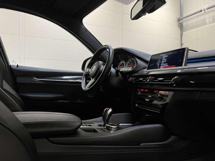 Black BMW X6 M 2015 in Vilnius, with an engine capacity of 4.40 L and mileage of 112 thousand km for 35800 €, photo 20 on AUTOMOTO.COM.LV