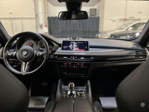 Black BMW X6 M 2015 in Vilnius, with an engine capacity of 4.40 L and mileage of 112 thousand km for 35800 €, photo 21 on AUTOMOTO.COM.LV