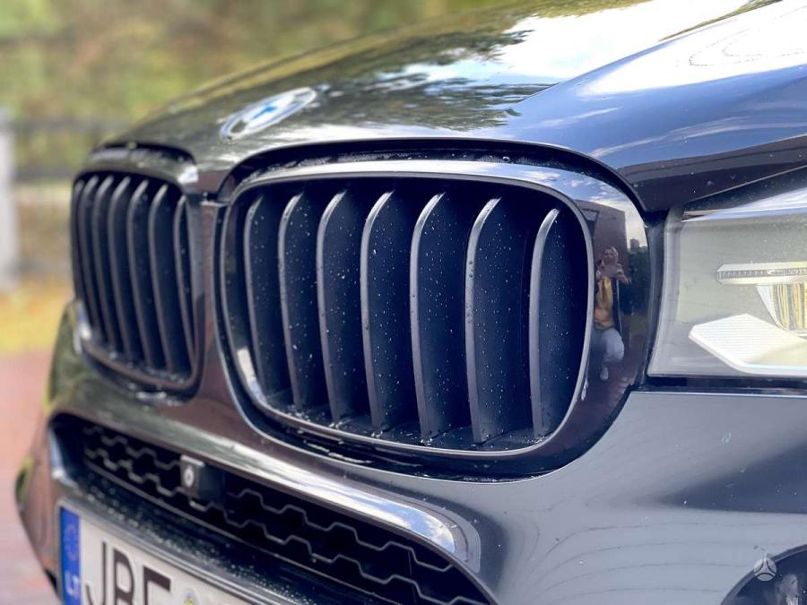 Black BMW X6 M 2015 in Siauliai, with an engine capacity of 2.99 L and mileage of 230 thousand km for 25800 €, photo 5 on AUTOMOTO.COM.LV