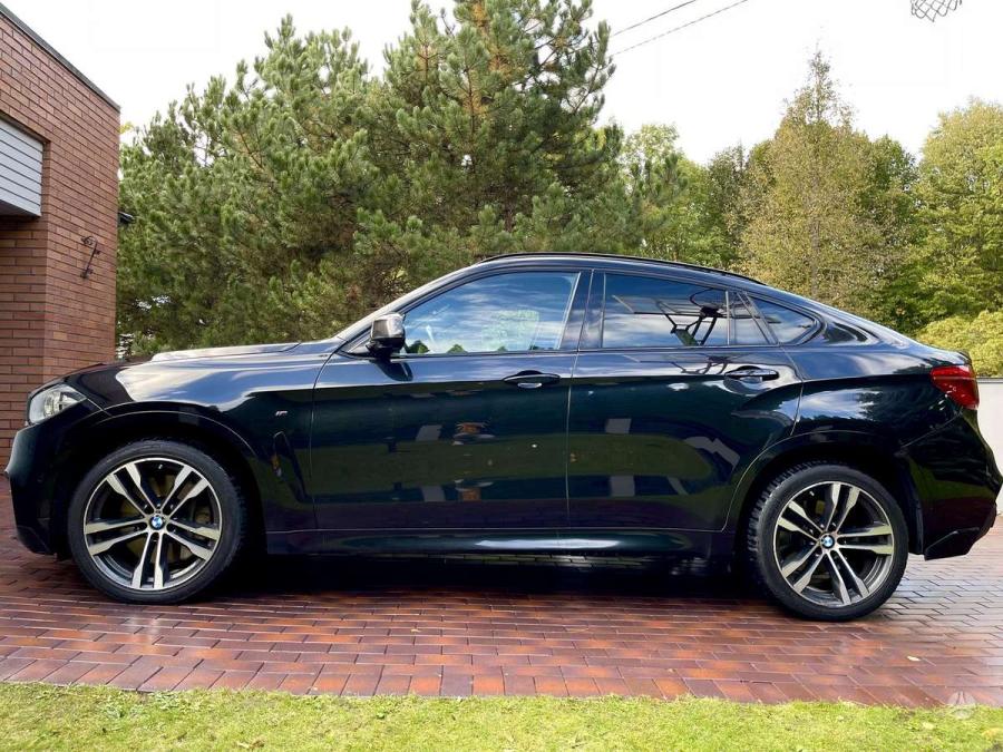 Black BMW X6 M 2015 in Siauliai, with an engine capacity of 2.99 L and mileage of 230 thousand km for 25800 €, photo 9 on AUTOMOTO.COM.LV
