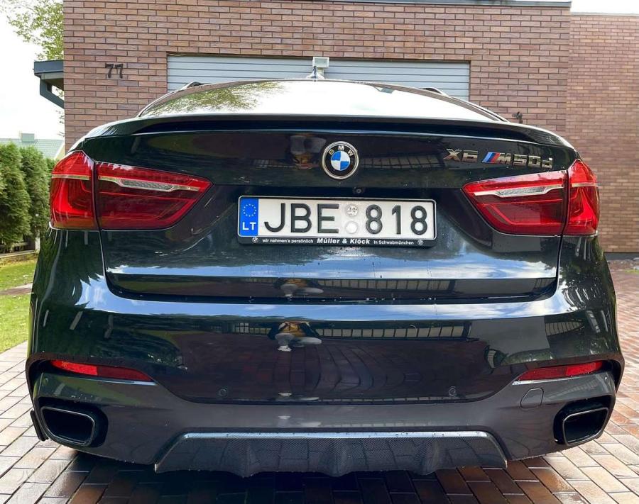 Black BMW X6 M 2015 in Siauliai, with an engine capacity of 2.99 L and mileage of 230 thousand km for 25800 €, photo 10 on AUTOMOTO.COM.LV