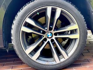Black BMW X6 M 2015 in Siauliai, with an engine capacity of 2.99 L and mileage of 230 thousand km for 25800 €, photo 18 on AUTOMOTO.COM.LV