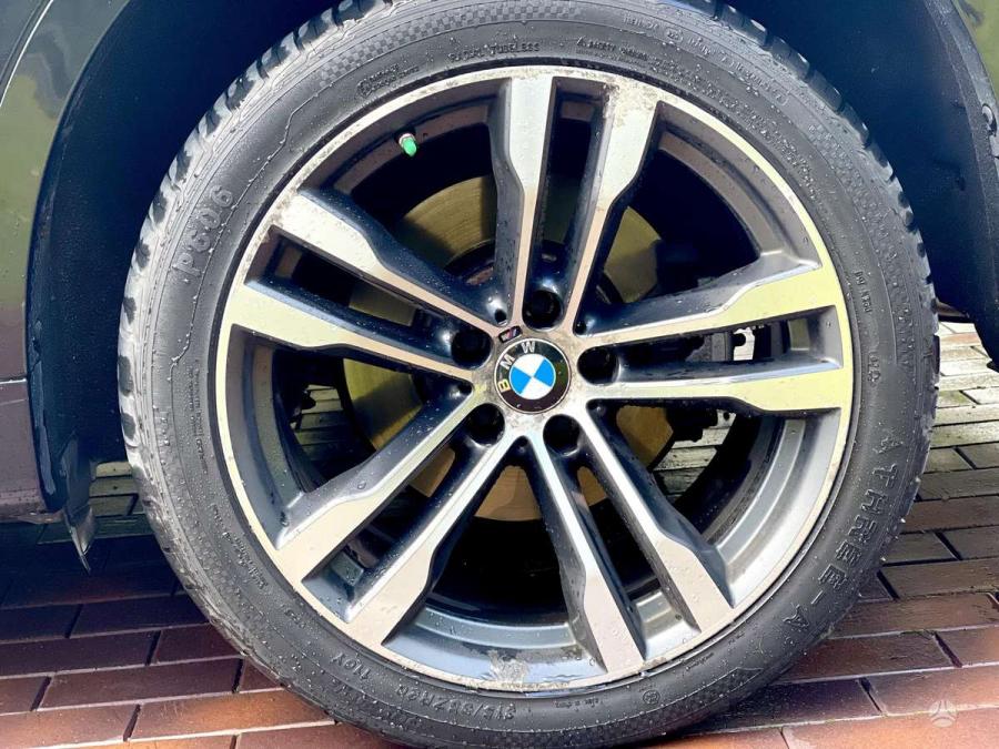 Black BMW X6 M 2015 in Siauliai, with an engine capacity of 2.99 L and mileage of 230 thousand km for 25800 €, photo 18 on AUTOMOTO.COM.LV