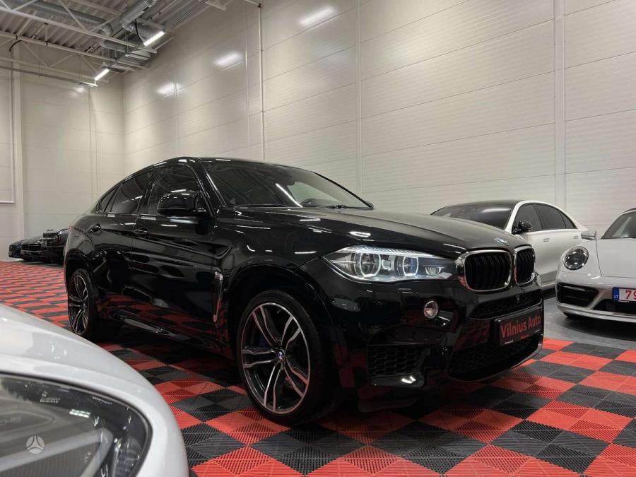 Black BMW X6 M 2015 in Vilnius, with an engine capacity of 4.40 L and mileage of 112 thousand km for 29990 €, photo 4 on AUTOMOTO.COM.LV