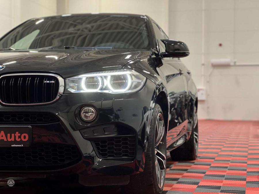 Black BMW X6 M 2015 in Vilnius, with an engine capacity of 4.40 L and mileage of 112 thousand km for 29990 €, photo 9 on AUTOMOTO.COM.LV