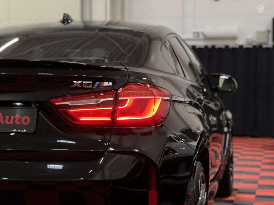 Black BMW X6 M 2015 in Vilnius, with an engine capacity of 4.40 L and mileage of 112 thousand km for 29990 €, photo 11 on AUTOMOTO.COM.LV