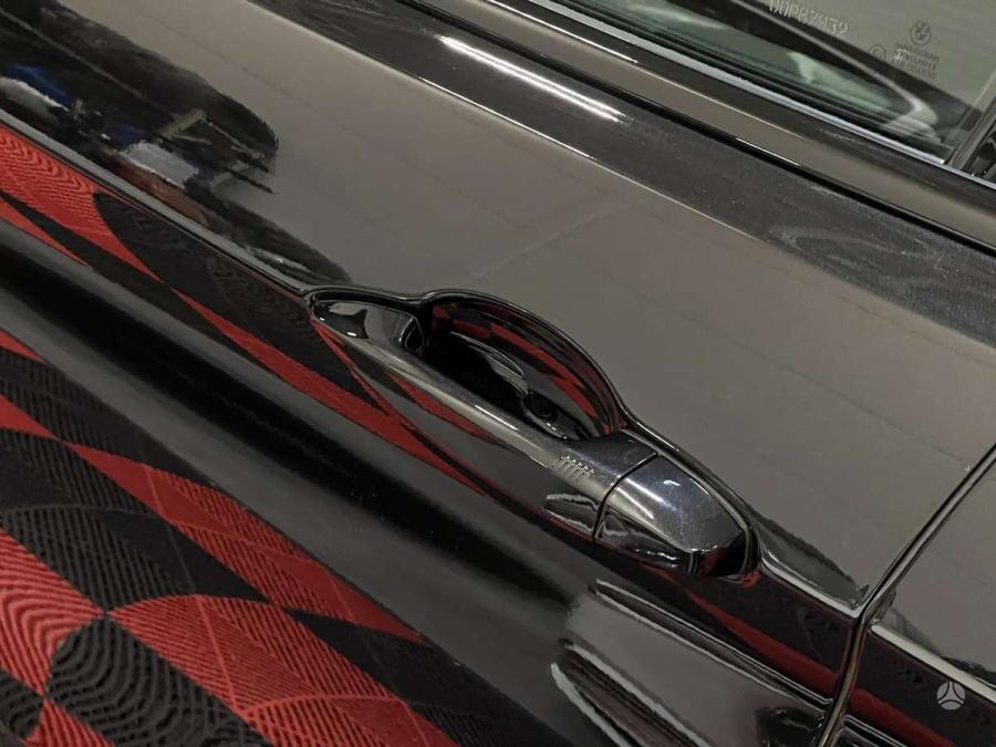 Black BMW X6 M 2015 in Vilnius, with an engine capacity of 4.40 L and mileage of 112 thousand km for 29990 €, photo 12 on AUTOMOTO.COM.LV