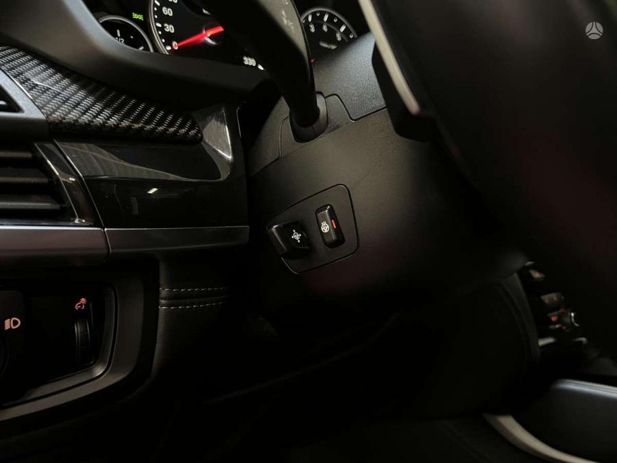 Black BMW X6 M 2015 in Vilnius, with an engine capacity of 4.40 L and mileage of 112 thousand km for 29990 €, photo 19 on AUTOMOTO.COM.LV