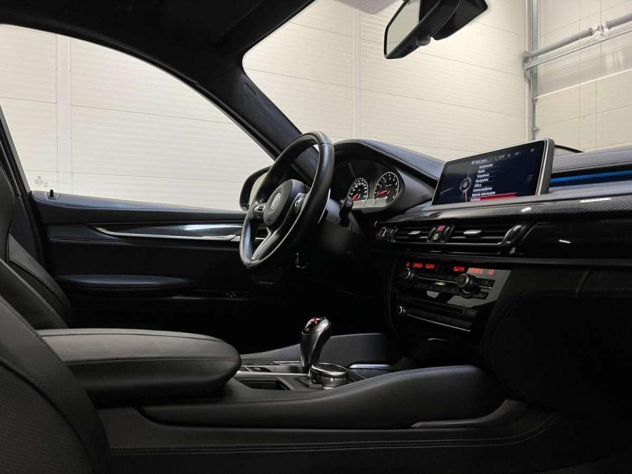 Black BMW X6 M 2015 in Vilnius, with an engine capacity of 4.40 L and mileage of 112 thousand km for 29990 €, photo 21 on AUTOMOTO.COM.LV