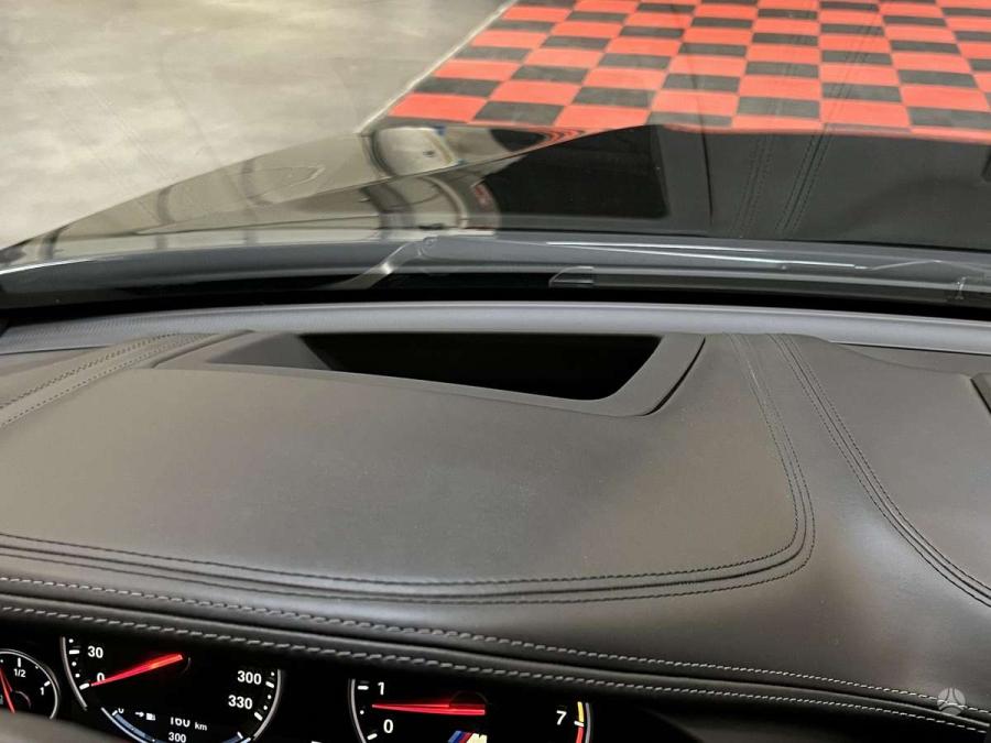 Black BMW X6 M 2015 in Vilnius, with an engine capacity of 4.40 L and mileage of 112 thousand km for 29990 €, photo 26 on AUTOMOTO.COM.LV