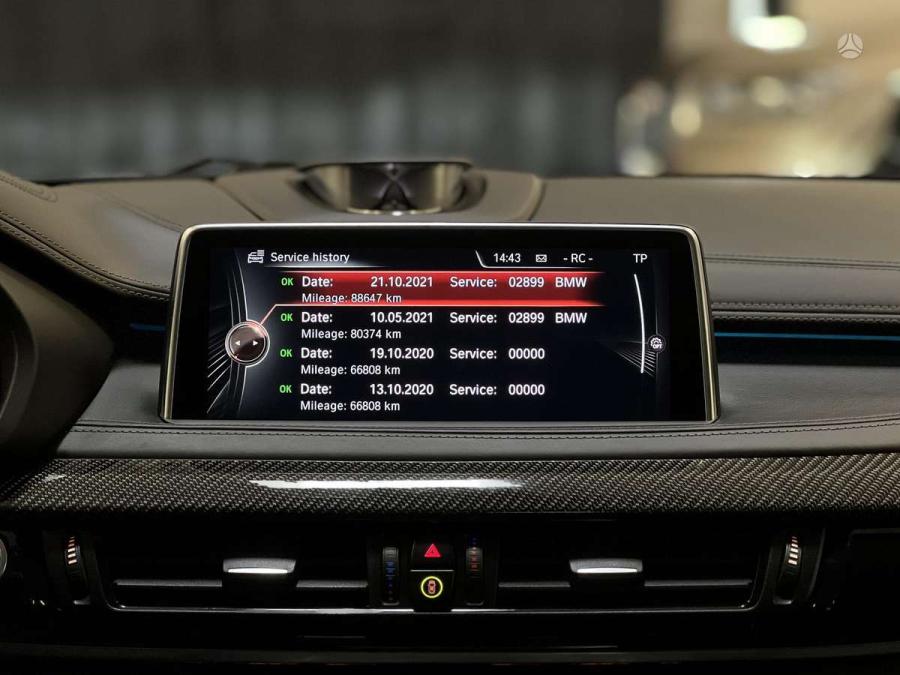 Black BMW X6 M 2015 in Vilnius, with an engine capacity of 4.40 L and mileage of 112 thousand km for 29990 €, photo 31 on AUTOMOTO.COM.LV