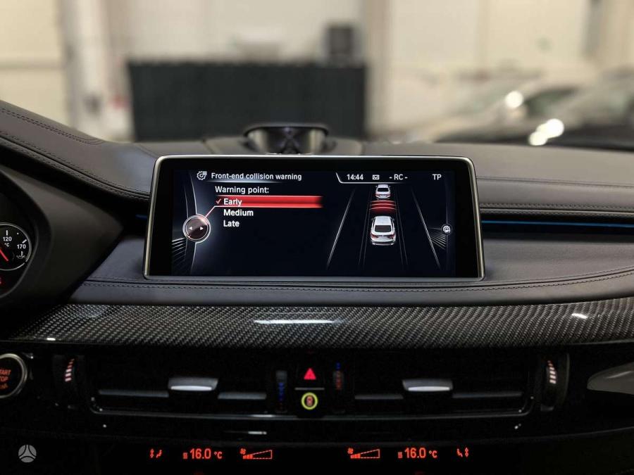 Black BMW X6 M 2015 in Vilnius, with an engine capacity of 4.40 L and mileage of 112 thousand km for 29990 €, photo 32 on AUTOMOTO.COM.LV