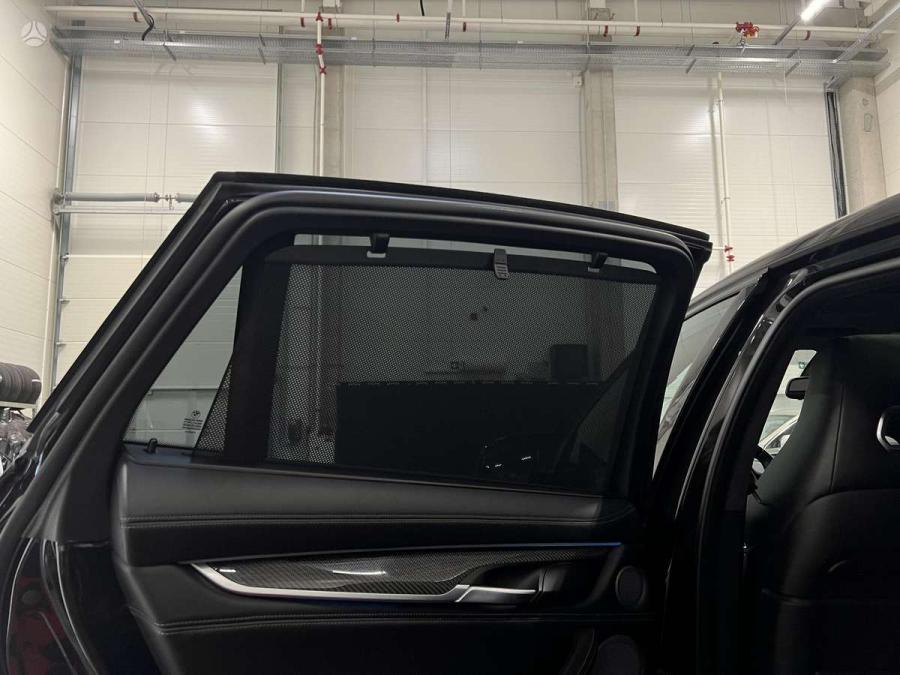 Black BMW X6 M 2015 in Vilnius, with an engine capacity of 4.40 L and mileage of 112 thousand km for 29990 €, photo 35 on AUTOMOTO.COM.LV