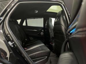 Black BMW X6 M 2015 in Vilnius, with an engine capacity of 4.40 L and mileage of 112 thousand km for 29990 €, photo 37 on AUTOMOTO.COM.LV