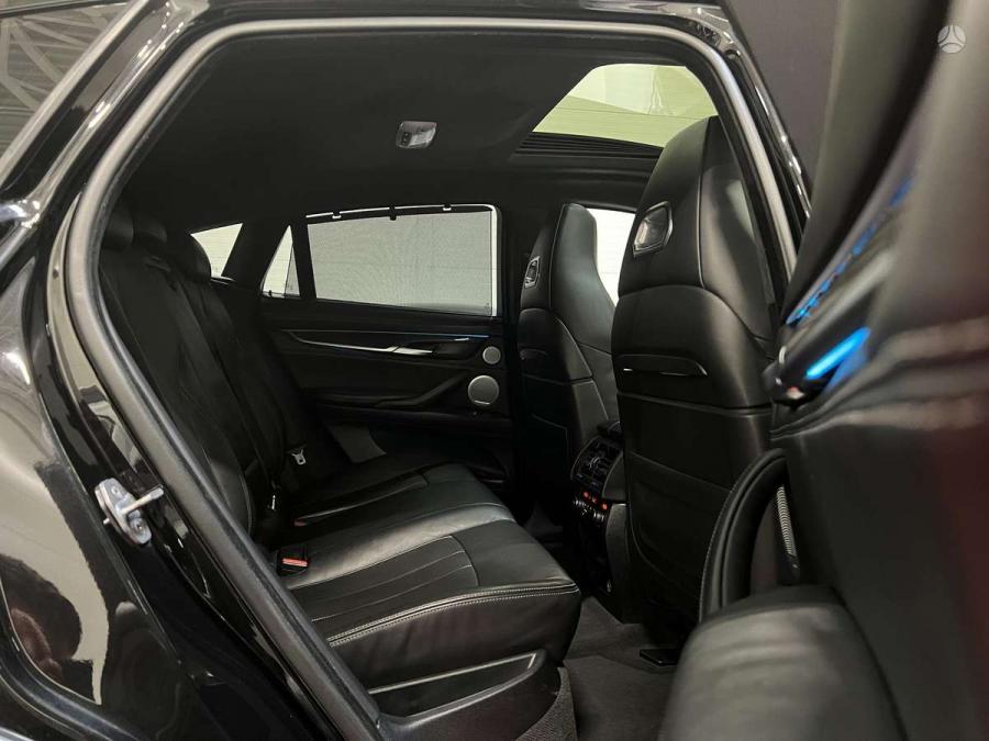 Black BMW X6 M 2015 in Vilnius, with an engine capacity of 4.40 L and mileage of 112 thousand km for 29990 €, photo 37 on AUTOMOTO.COM.LV