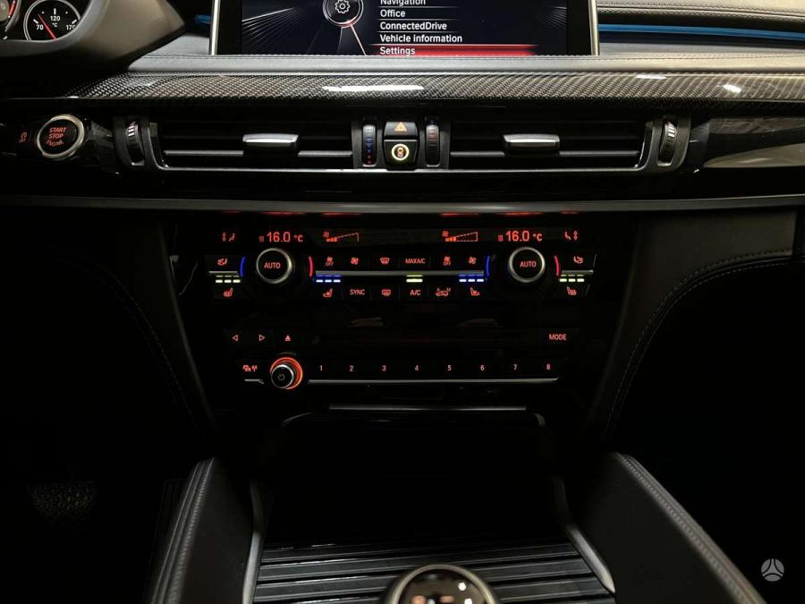 Black BMW X6 M 2015 in Vilnius, with an engine capacity of 4.40 L and mileage of 112 thousand km for 26470 €, photo 27 on AUTOMOTO.COM.LV