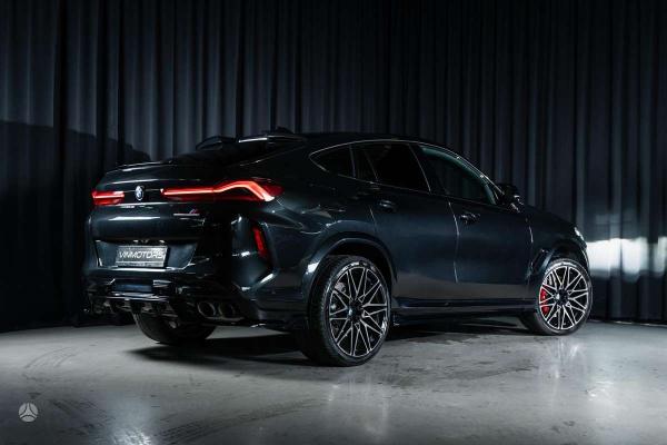 Black BMW X6 M 2022 in Vilnius, with an engine capacity of 4.40 L and mileage of 40 thousand km for 88000 €, photo 4 on AUTOMOTO.COM.LV