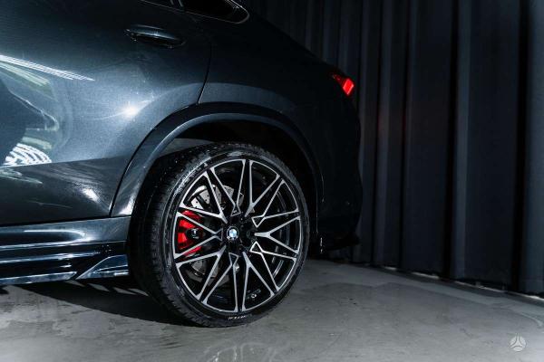 Black BMW X6 M 2022 in Vilnius, with an engine capacity of 4.40 L and mileage of 40 thousand km for 88000 €, photo 10 on AUTOMOTO.COM.LV