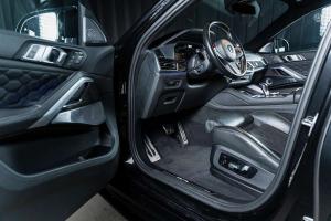 Black BMW X6 M 2022 in Vilnius, with an engine capacity of 4.40 L and mileage of 40 thousand km for 88000 €, photo 18 on AUTOMOTO.COM.LV