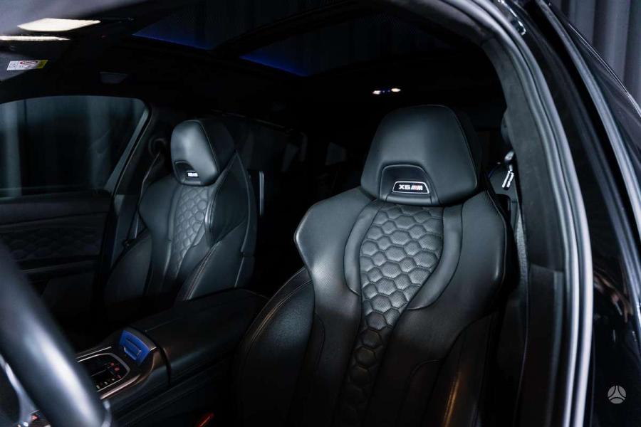 Black BMW X6 M 2022 in Vilnius, with an engine capacity of 4.40 L and mileage of 40 thousand km for 88000 €, photo 25 on AUTOMOTO.COM.LV